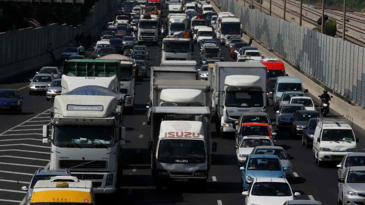 Israel tries battling traffic jams with cash handouts - ISRAEL21c