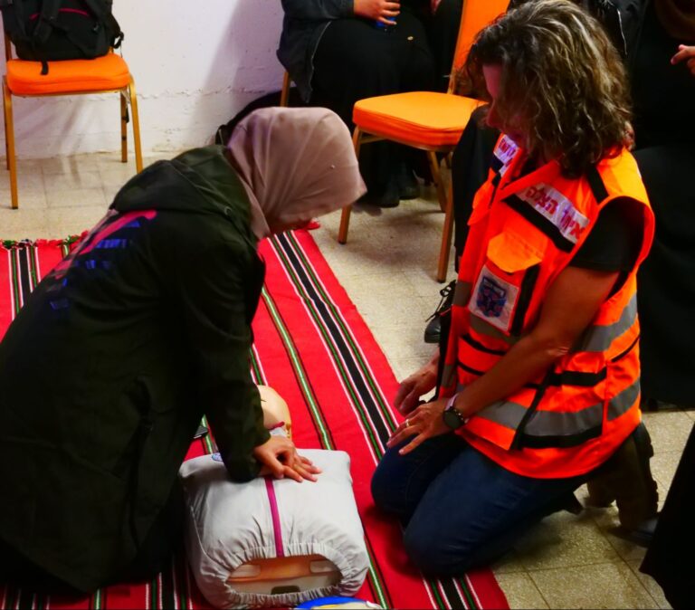 First responders team up with Bedouin teens to save lives - ISRAEL21c