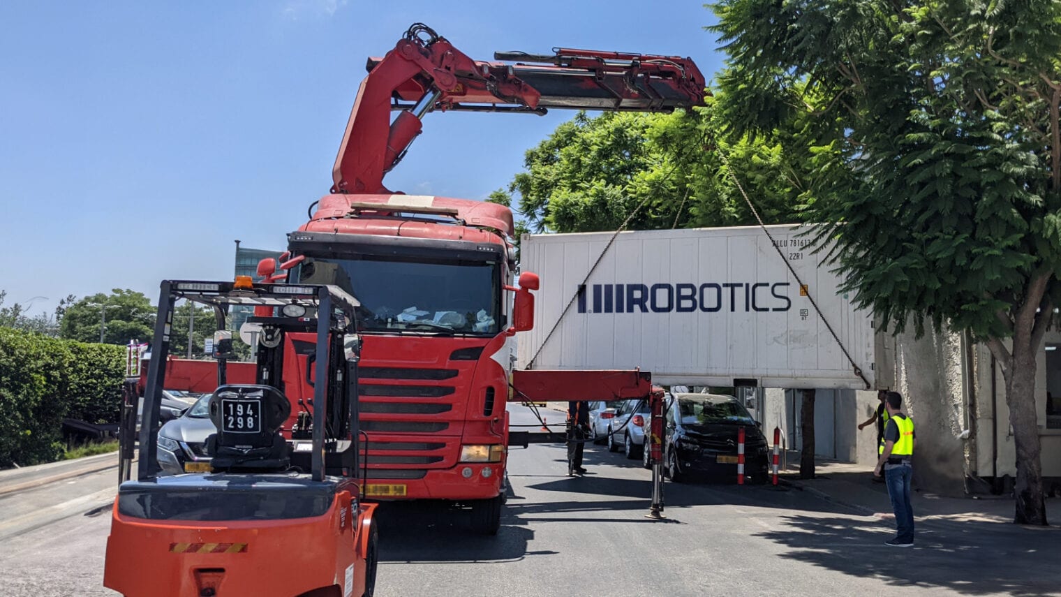 Robots pick and pack purchases in autonomous stores - ISRAEL21c